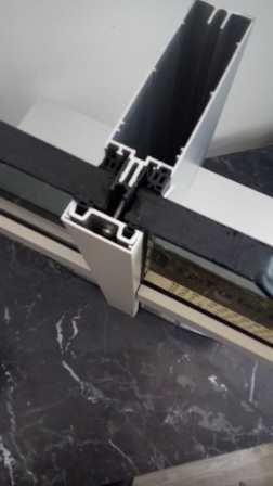 Stick system curtain wall installation - Valid