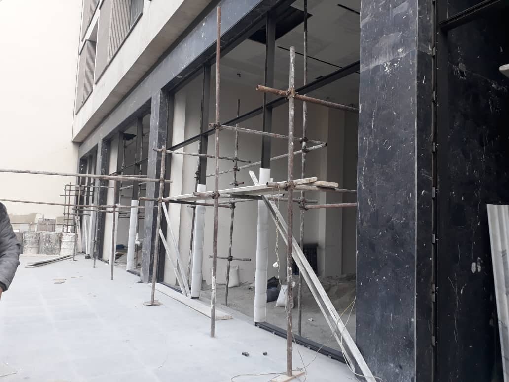 Frameless glass railing installation - Valid