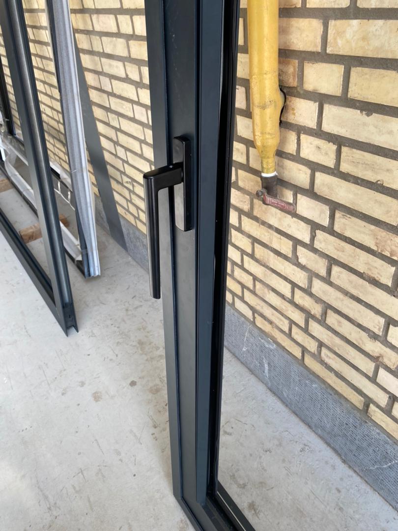 Frameless glass profile construction - Valid