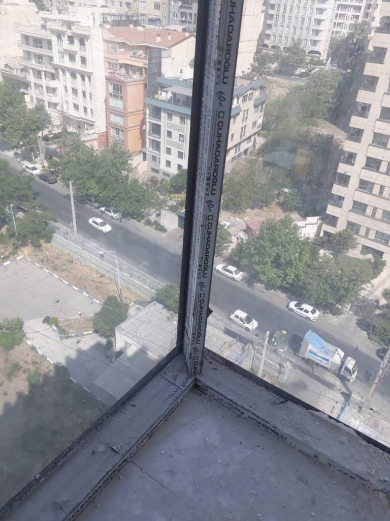 Frameless glass profile construction - Valid