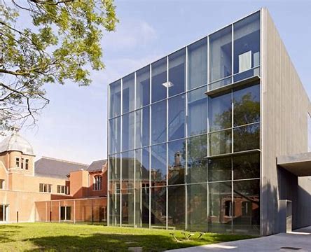 Implementation of curtain wall